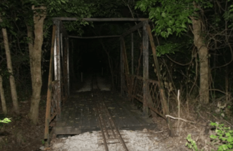 Zombie Road in Missouri, a haunted spot near Saint-Louis